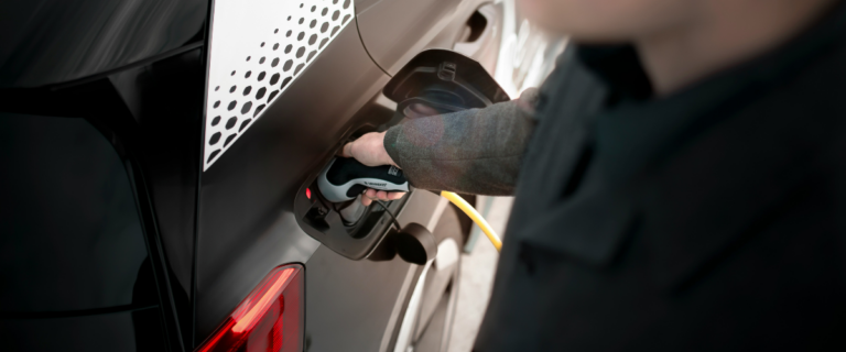 How to use Fastned charging stations in the UK: A Guide